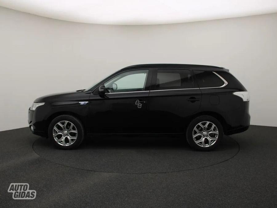 Black Mitsubishi Outlander 2014 in Vilnius, with an engine capacity of 2.00 L and mileage of 204 thousand km for 10199 €, photo 7 on AUTOMOTO.COM.LV