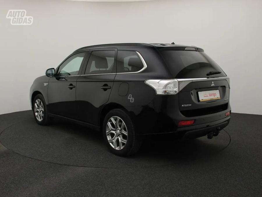 Black Mitsubishi Outlander 2014 in Vilnius, with an engine capacity of 2.00 L and mileage of 204 thousand km for 10199 €, photo 8 on AUTOMOTO.COM.LV