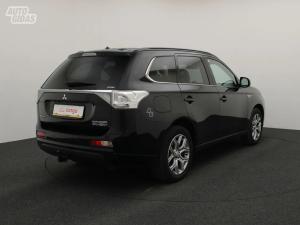 Black Mitsubishi Outlander 2014 in Vilnius, with an engine capacity of 2.00 L and mileage of 204 thousand km for 10199 €, photo 9 on AUTOMOTO.COM.LV