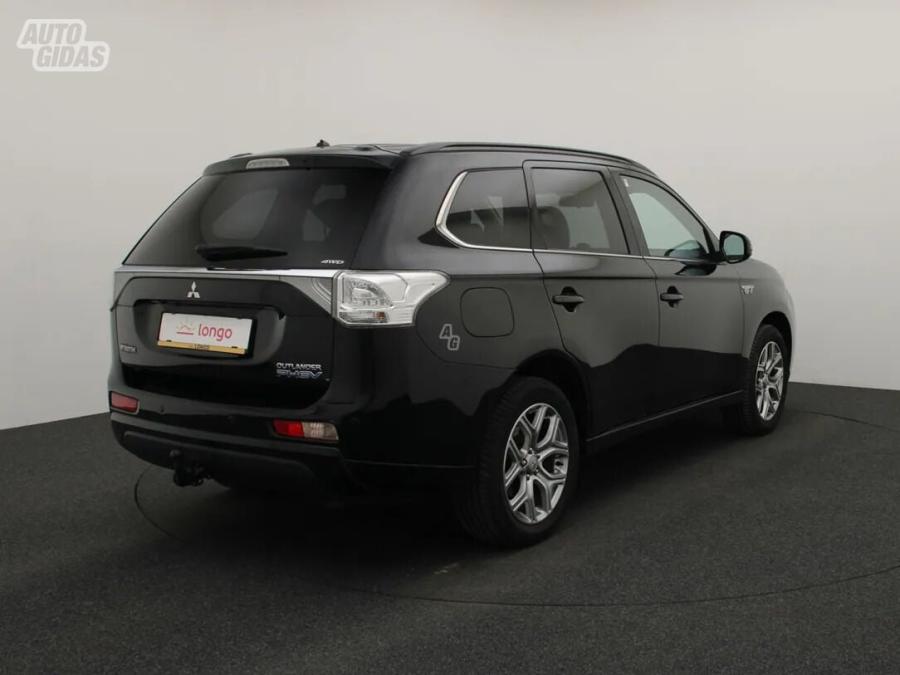 Black Mitsubishi Outlander 2014 in Vilnius, with an engine capacity of 2.00 L and mileage of 204 thousand km for 10199 €, photo 9 on AUTOMOTO.COM.LV