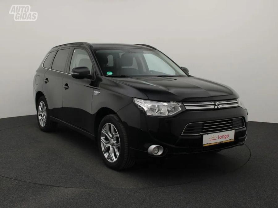 Black Mitsubishi Outlander 2014 in Vilnius, with an engine capacity of 2.00 L and mileage of 204 thousand km for 10199 €, photo 11 on AUTOMOTO.COM.LV