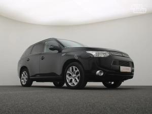 Black Mitsubishi Outlander 2014 in Vilnius, with an engine capacity of 2.00 L and mileage of 204 thousand km for 10199 €, photo 12 on AUTOMOTO.COM.LV