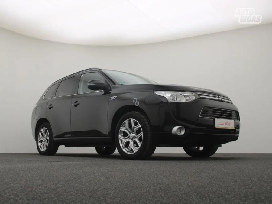 Black Mitsubishi Outlander 2014 in Vilnius, with an engine capacity of 2.00 L and mileage of 204 thousand km for 10199 €, photo 12 on AUTOMOTO.COM.LV