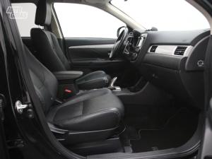 Black Mitsubishi Outlander 2014 in Vilnius, with an engine capacity of 2.00 L and mileage of 204 thousand km for 10199 €, photo 15 on AUTOMOTO.COM.LV