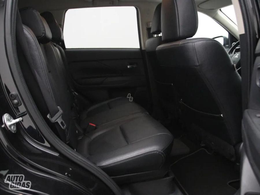 Black Mitsubishi Outlander 2014 in Vilnius, with an engine capacity of 2.00 L and mileage of 204 thousand km for 10199 €, photo 16 on AUTOMOTO.COM.LV