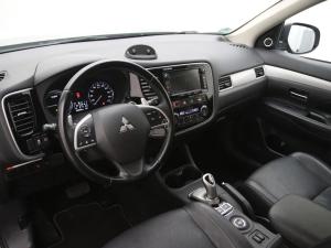 Black Mitsubishi Outlander 2014 in Vilnius, with an engine capacity of 2.00 L and mileage of 204 thousand km for 10199 €, photo 17 on AUTOMOTO.COM.LV
