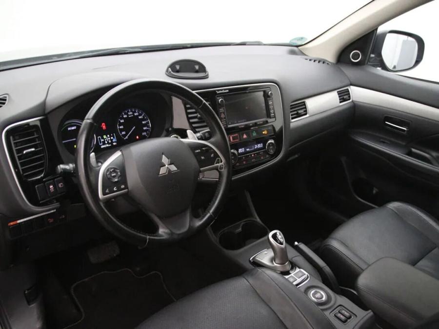 Black Mitsubishi Outlander 2014 in Vilnius, with an engine capacity of 2.00 L and mileage of 204 thousand km for 10199 €, photo 17 on AUTOMOTO.COM.LV