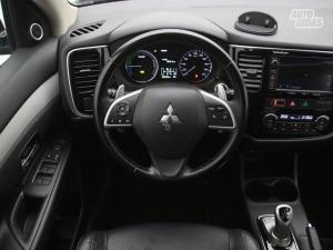 Black Mitsubishi Outlander 2014 in Vilnius, with an engine capacity of 2.00 L and mileage of 204 thousand km for 10199 €, photo 18 on AUTOMOTO.COM.LV