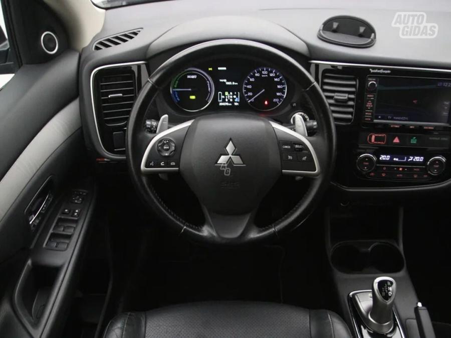 Black Mitsubishi Outlander 2014 in Vilnius, with an engine capacity of 2.00 L and mileage of 204 thousand km for 10199 €, photo 18 on AUTOMOTO.COM.LV