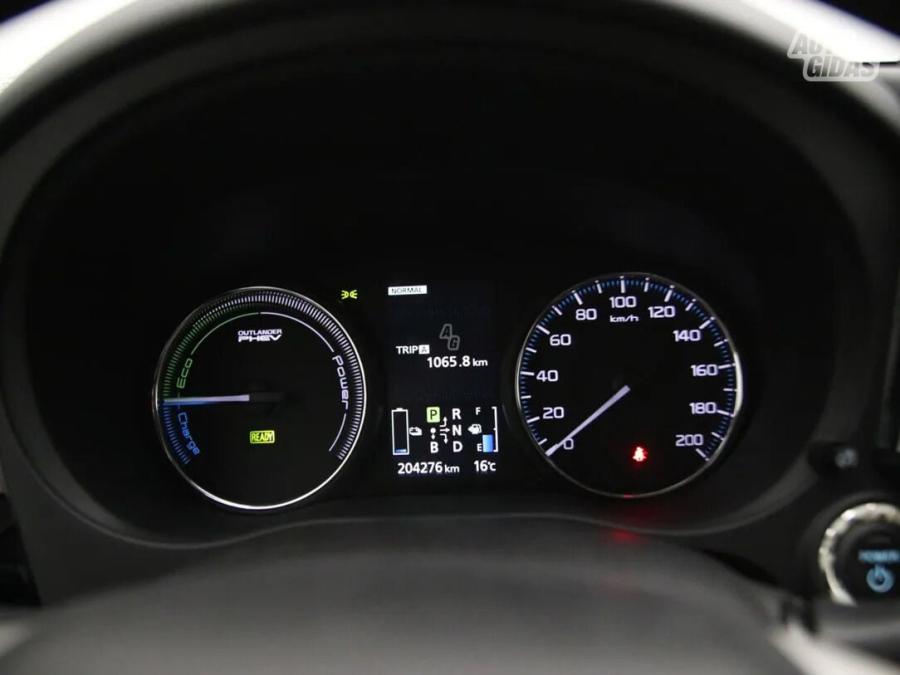 Black Mitsubishi Outlander 2014 in Vilnius, with an engine capacity of 2.00 L and mileage of 204 thousand km for 10199 €, photo 20 on AUTOMOTO.COM.LV