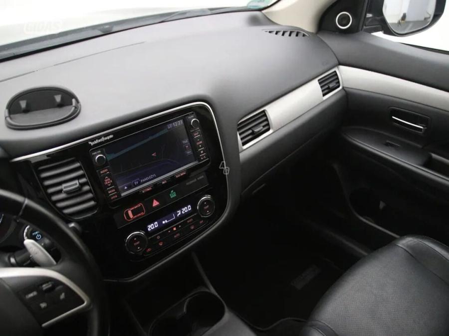 Black Mitsubishi Outlander 2014 in Vilnius, with an engine capacity of 2.00 L and mileage of 204 thousand km for 10199 €, photo 22 on AUTOMOTO.COM.LV