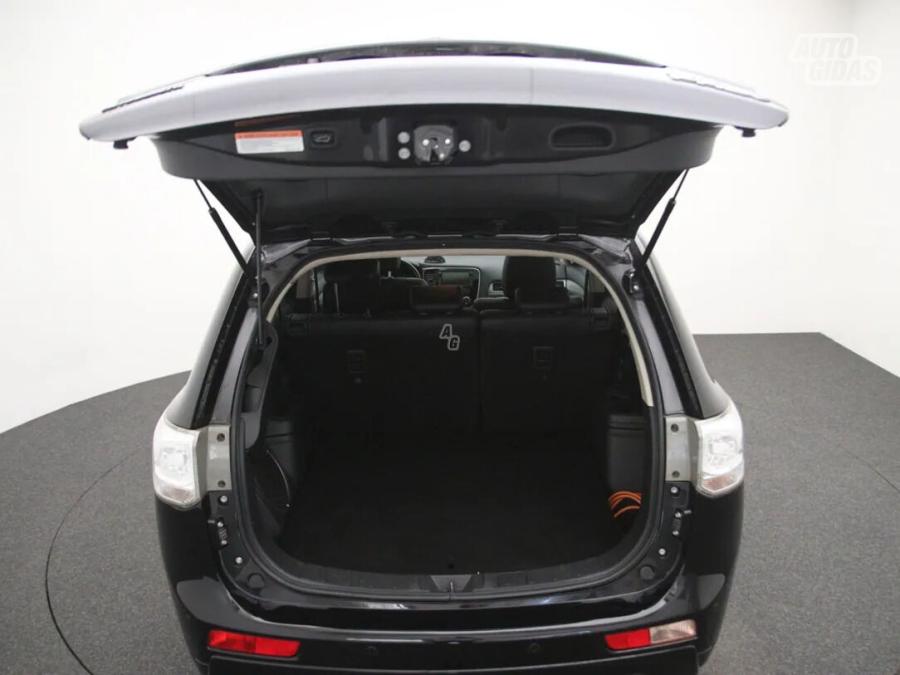 Black Mitsubishi Outlander 2014 in Vilnius, with an engine capacity of 2.00 L and mileage of 204 thousand km for 10199 €, photo 37 on AUTOMOTO.COM.LV