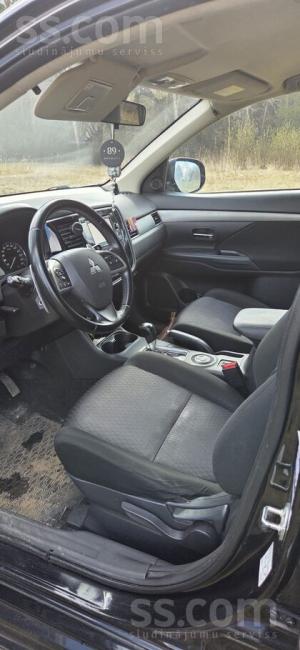 Black Mitsubishi Outlander 2014 in Riga, with an engine capacity of 2.00 L and mileage of 148 thousand km for 10400 €, photo 11 on AUTOMOTO.COM.LV