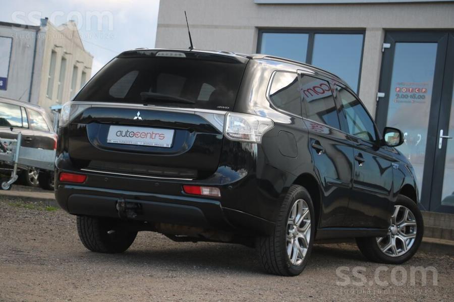 Melns Mitsubishi Outlander 2014 Tukums, ar dzinēja tilpumu 2.00 L un nobraukumu 209 tūkst. km par 8968 €, foto 6 vietnē AUTOMOTO.COM.LV