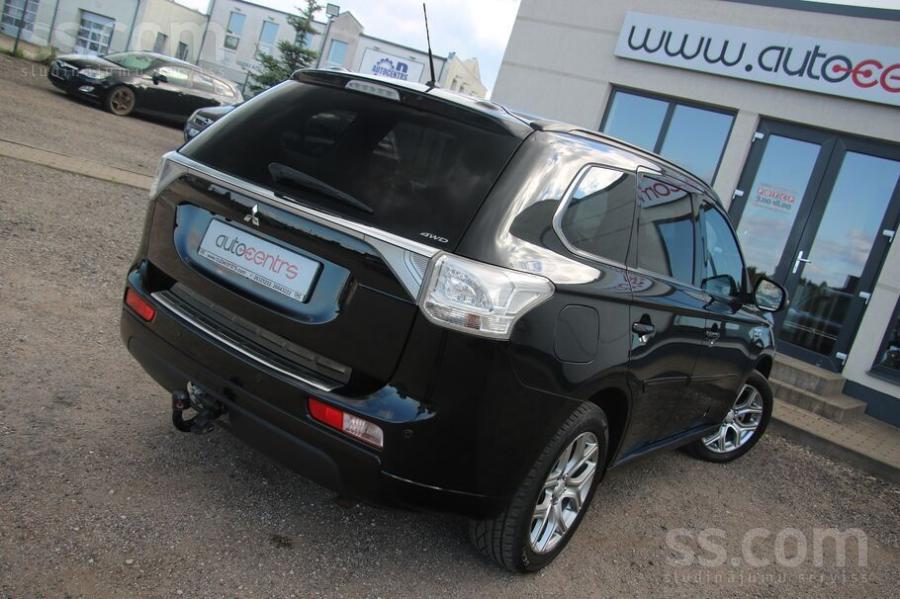 Melns Mitsubishi Outlander 2014 Tukums, ar dzinēja tilpumu 2.00 L un nobraukumu 209 tūkst. km par 8968 €, foto 7 vietnē AUTOMOTO.COM.LV