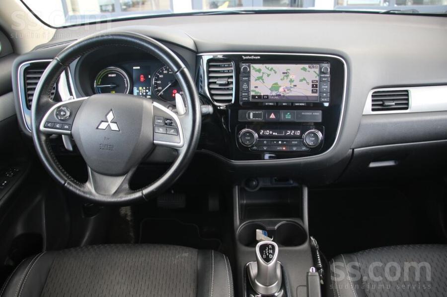 Melns Mitsubishi Outlander 2014 Tukums, ar dzinēja tilpumu 2.00 L un nobraukumu 209 tūkst. km par 8968 €, foto 10 vietnē AUTOMOTO.COM.LV