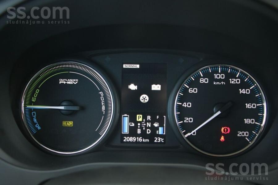 Melns Mitsubishi Outlander 2014 Tukums, ar dzinēja tilpumu 2.00 L un nobraukumu 209 tūkst. km par 8968 €, foto 19 vietnē AUTOMOTO.COM.LV