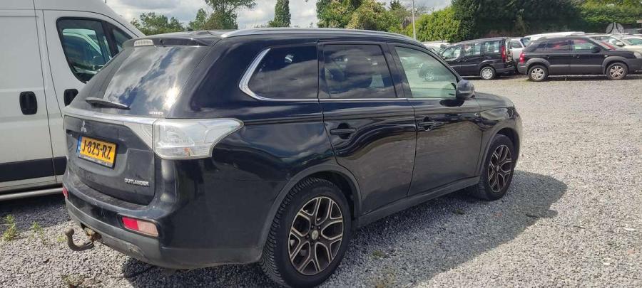 Black Mitsubishi Outlander 2014 in Kaunas, with an engine capacity of 2.20 L and mileage of 380 thousand km for 3500 €, photo 3 on AUTOMOTO.COM.LV
