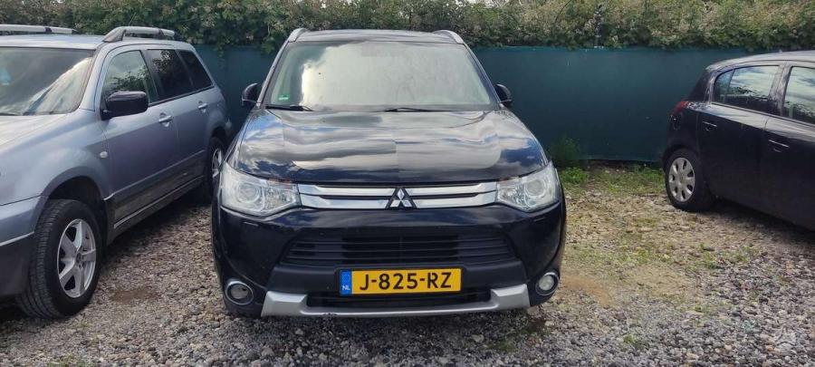 Black Mitsubishi Outlander 2014 in Kaunas, with an engine capacity of 2.20 L and mileage of 380 thousand km for 3500 €, photo 7 on AUTOMOTO.COM.LV