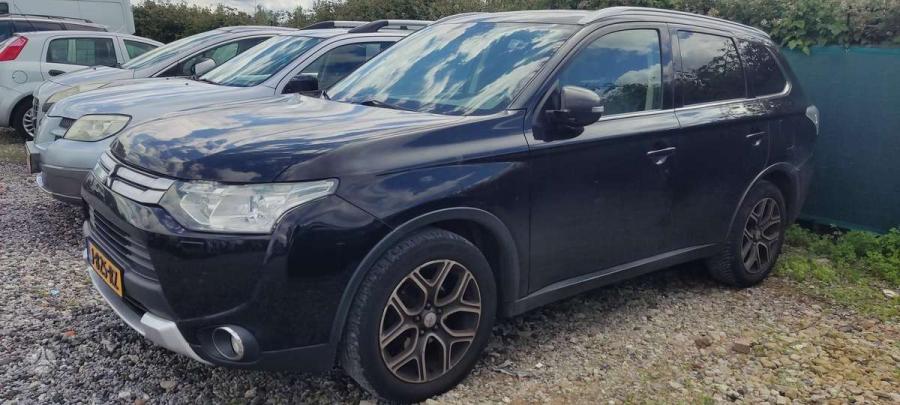 Black Mitsubishi Outlander 2014 in Kaunas, with an engine capacity of 2.20 L and mileage of 380 thousand km for 3500 €, photo 8 on AUTOMOTO.COM.LV