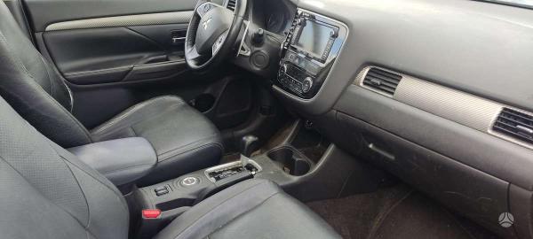 Melns Mitsubishi Outlander 2014 Kauņa, ar dzinēja tilpumu 2.20 L un nobraukumu 380 tūkst. km par 3500 €, foto 8 vietnē AUTOMOTO.COM.LV