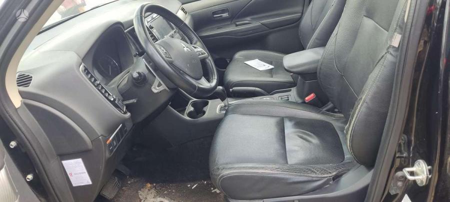 Black Mitsubishi Outlander 2014 in Kaunas, with an engine capacity of 2.20 L and mileage of 380 thousand km for 3500 €, photo 10 on AUTOMOTO.COM.LV