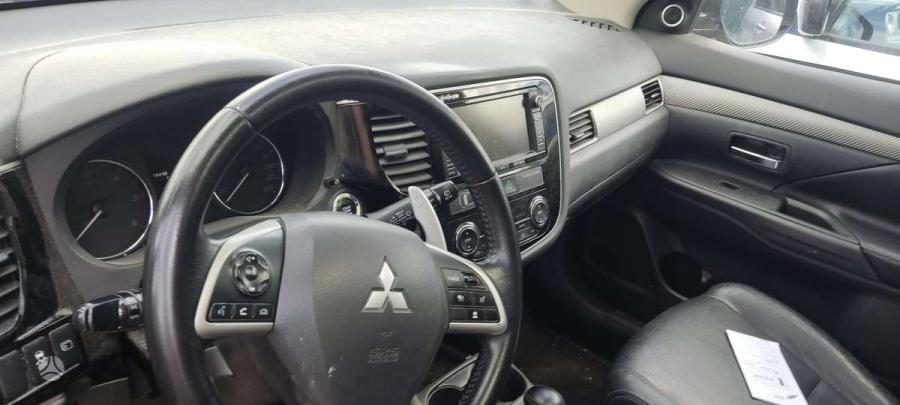 Black Mitsubishi Outlander 2014 in Kaunas, with an engine capacity of 2.20 L and mileage of 380 thousand km for 3500 €, photo 11 on AUTOMOTO.COM.LV