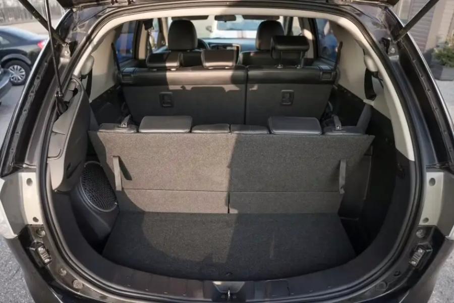 Black Mitsubishi Outlander 2014 in Liepaja, with an engine capacity of 2.30 L and mileage of 110 thousand km for 11850 €, photo 12 on AUTOMOTO.COM.LV