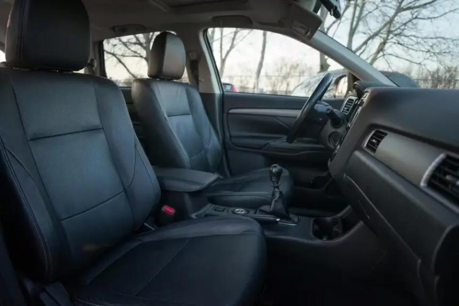 Black Mitsubishi Outlander 2014 in Liepaja, with an engine capacity of 2.30 L and mileage of 110 thousand km for 11850 €, photo 15 on AUTOMOTO.COM.LV