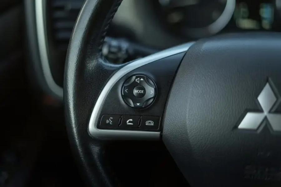 Black Mitsubishi Outlander 2014 in Liepaja, with an engine capacity of 2.30 L and mileage of 110 thousand km for 11850 €, photo 18 on AUTOMOTO.COM.LV