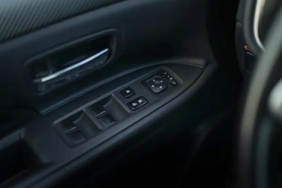 Black Mitsubishi Outlander 2014 in Liepaja, with an engine capacity of 2.30 L and mileage of 110 thousand km for 11850 €, photo 26 on AUTOMOTO.COM.LV