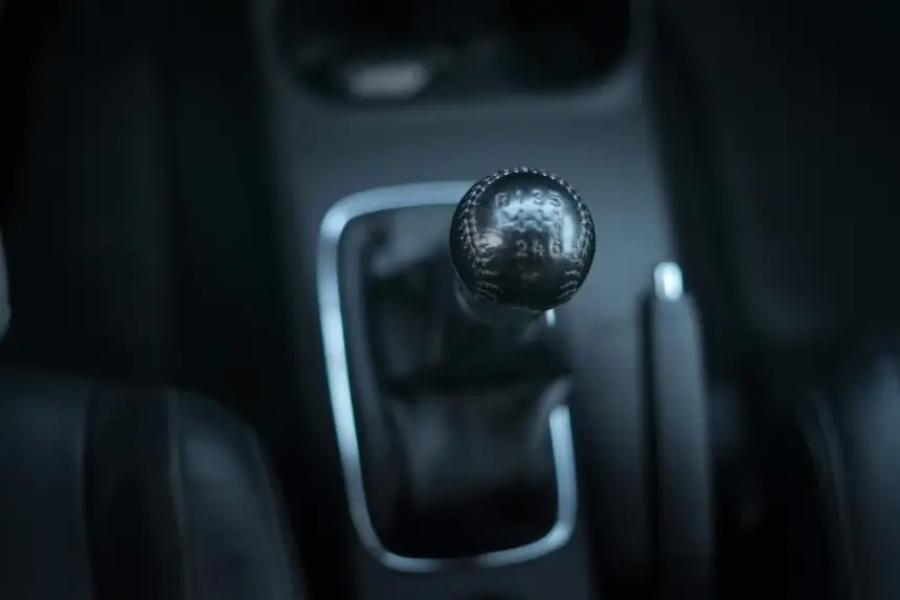 Black Mitsubishi Outlander 2014 in Liepaja, with an engine capacity of 2.30 L and mileage of 110 thousand km for 11850 €, photo 27 on AUTOMOTO.COM.LV