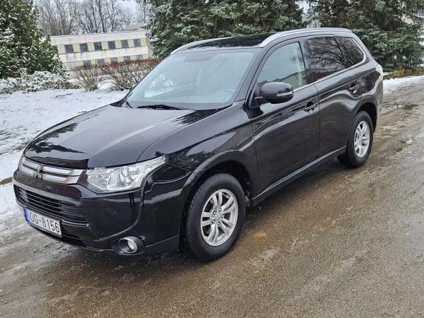Black Mitsubishi Outlander 2014 in Jekabpils, with an engine capacity of 2.20 L and mileage of 230 thousand km for 8490 €, photo 1 on AUTOMOTO.COM.LV