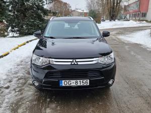 Black Mitsubishi Outlander 2014 in Jekabpils, with an engine capacity of 2.20 L and mileage of 230 thousand km for 8490 €, photo 4 on AUTOMOTO.COM.LV