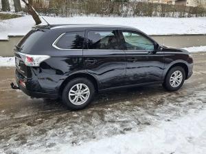 Black Mitsubishi Outlander 2014 in Jekabpils, with an engine capacity of 2.20 L and mileage of 230 thousand km for 8490 €, photo 8 on AUTOMOTO.COM.LV