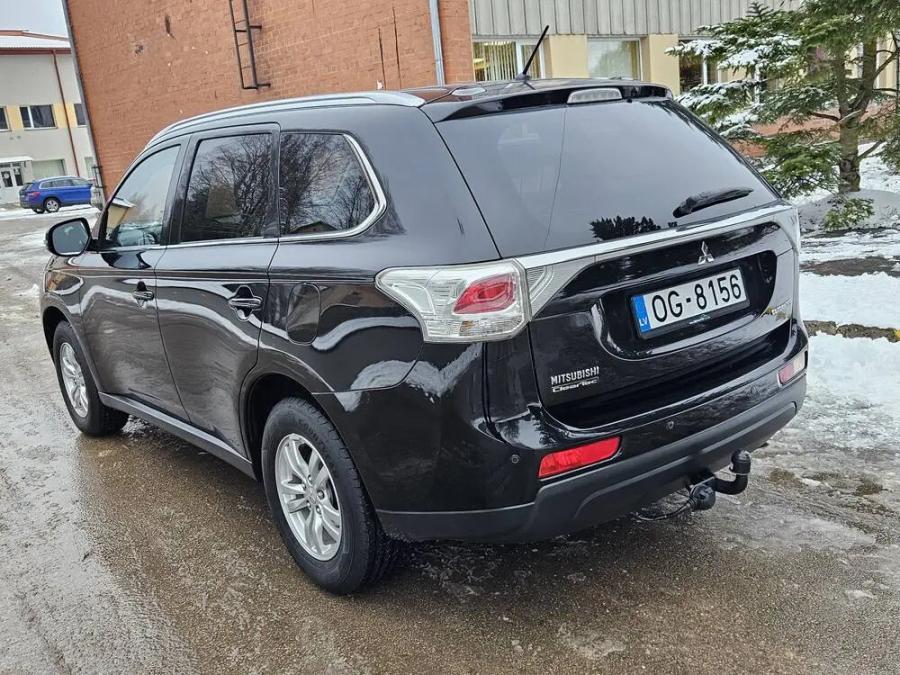 Black Mitsubishi Outlander 2014 in Jekabpils, with an engine capacity of 2.20 L and mileage of 230 thousand km for 8490 €, photo 11 on AUTOMOTO.COM.LV