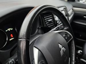 Black Mitsubishi Outlander 2014 in Jekabpils, with an engine capacity of 2.20 L and mileage of 230 thousand km for 8490 €, photo 17 on AUTOMOTO.COM.LV