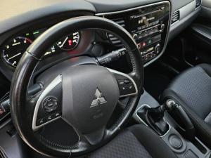 Black Mitsubishi Outlander 2014 in Jekabpils, with an engine capacity of 2.20 L and mileage of 230 thousand km for 8490 €, photo 19 on AUTOMOTO.COM.LV