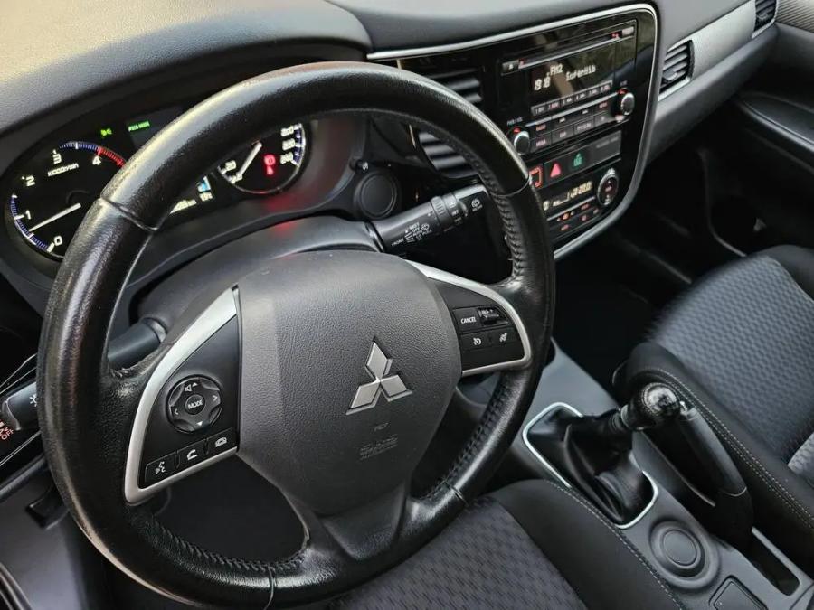 Black Mitsubishi Outlander 2014 in Jekabpils, with an engine capacity of 2.20 L and mileage of 230 thousand km for 8490 €, photo 19 on AUTOMOTO.COM.LV