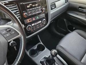 Black Mitsubishi Outlander 2014 in Jekabpils, with an engine capacity of 2.20 L and mileage of 230 thousand km for 8490 €, photo 21 on AUTOMOTO.COM.LV