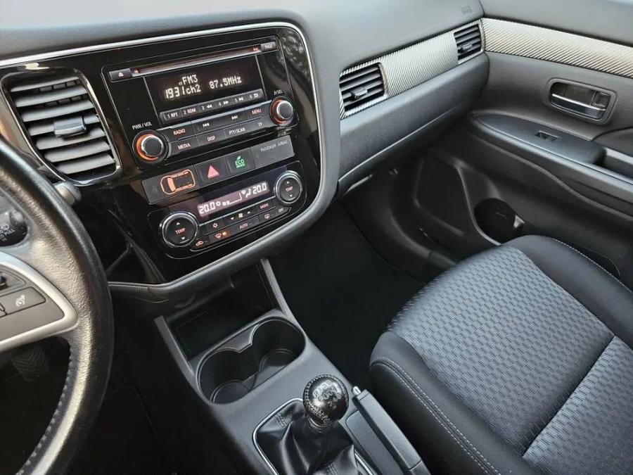 Black Mitsubishi Outlander 2014 in Jekabpils, with an engine capacity of 2.20 L and mileage of 230 thousand km for 8490 €, photo 22 on AUTOMOTO.COM.LV