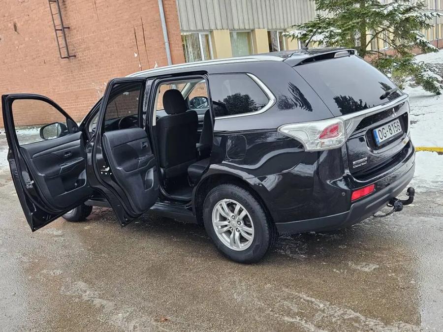 Black Mitsubishi Outlander 2014 in Jekabpils, with an engine capacity of 2.20 L and mileage of 230 thousand km for 8490 €, photo 24 on AUTOMOTO.COM.LV