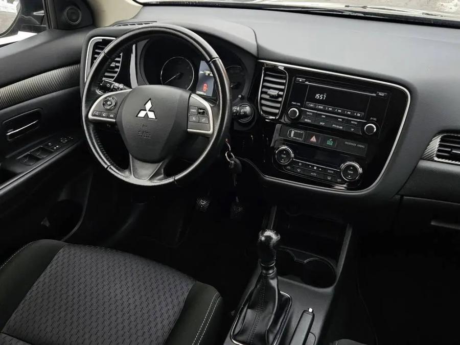 Black Mitsubishi Outlander 2014 in Jekabpils, with an engine capacity of 2.20 L and mileage of 230 thousand km for 8490 €, photo 27 on AUTOMOTO.COM.LV