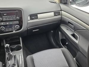 Black Mitsubishi Outlander 2014 in Jekabpils, with an engine capacity of 2.20 L and mileage of 230 thousand km for 8490 €, photo 28 on AUTOMOTO.COM.LV