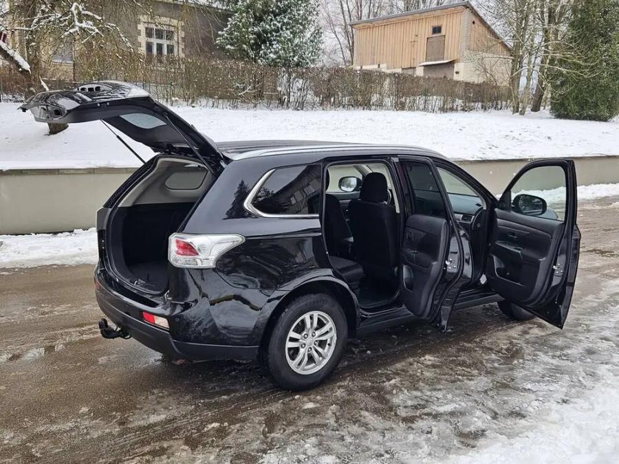 Black Mitsubishi Outlander 2014 in Jekabpils, with an engine capacity of 2.20 L and mileage of 230 thousand km for 8490 €, photo 29 on AUTOMOTO.COM.LV