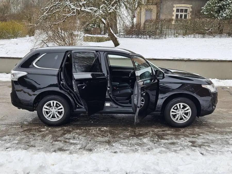 Black Mitsubishi Outlander 2014 in Jekabpils, with an engine capacity of 2.20 L and mileage of 230 thousand km for 8490 €, photo 30 on AUTOMOTO.COM.LV