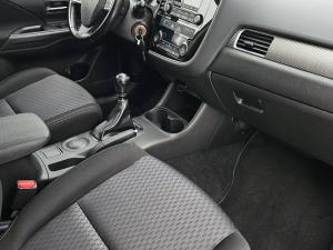 Black Mitsubishi Outlander 2014 in Jekabpils, with an engine capacity of 2.20 L and mileage of 230 thousand km for 8490 €, photo 31 on AUTOMOTO.COM.LV