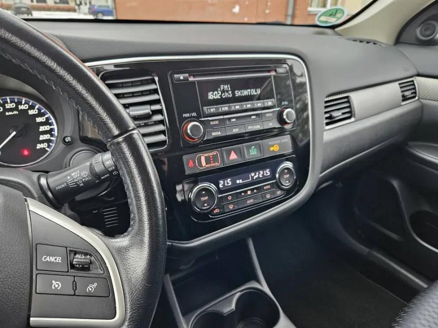 Black Mitsubishi Outlander 2014 in Jekabpils, with an engine capacity of 2.20 L and mileage of 230 thousand km for 8490 €, photo 33 on AUTOMOTO.COM.LV