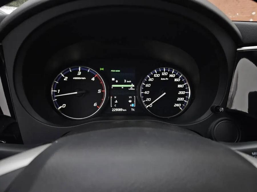Black Mitsubishi Outlander 2014 in Jekabpils, with an engine capacity of 2.20 L and mileage of 230 thousand km for 8490 €, photo 34 on AUTOMOTO.COM.LV