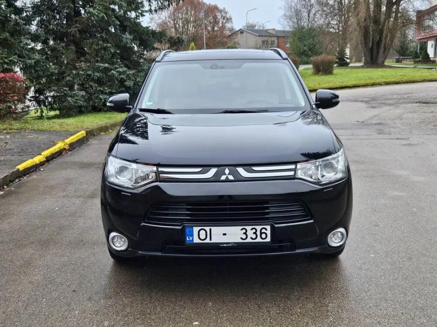Melns Mitsubishi Outlander 2014 Jēkabpils, ar dzinēja tilpumu 2.20 L un nobraukumu 197 tūkst. km par 9290 €, foto 3 vietnē AUTOMOTO.COM.LV